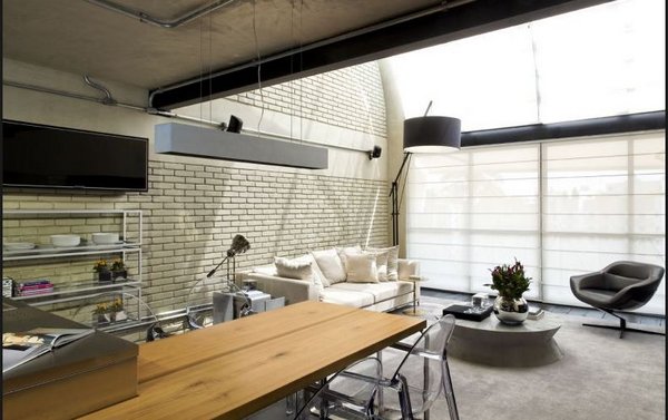 Loft moderno con elementos metálicos