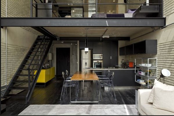 Loft moderno con elementos metálicos