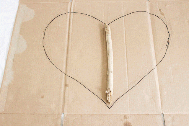 Colgante corazón con ramas para decorar el hogar en San Valentín